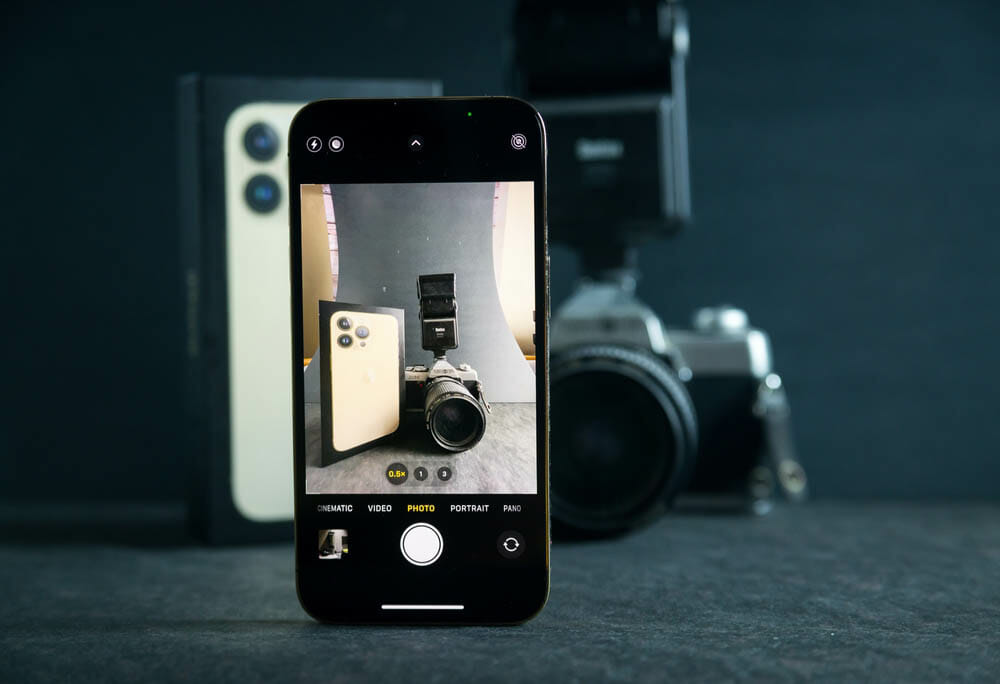 DSLR v Phone Cameras: Pros & Cons for Beginner Photographers