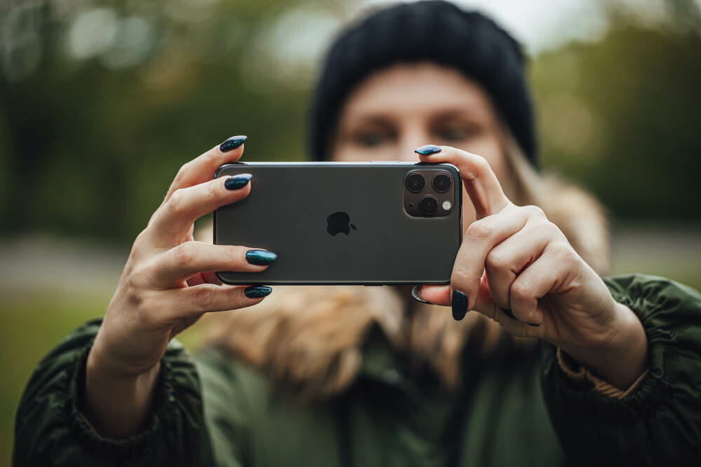DSLR v Phone Cameras: Pros & Cons for Beginner Photographers
