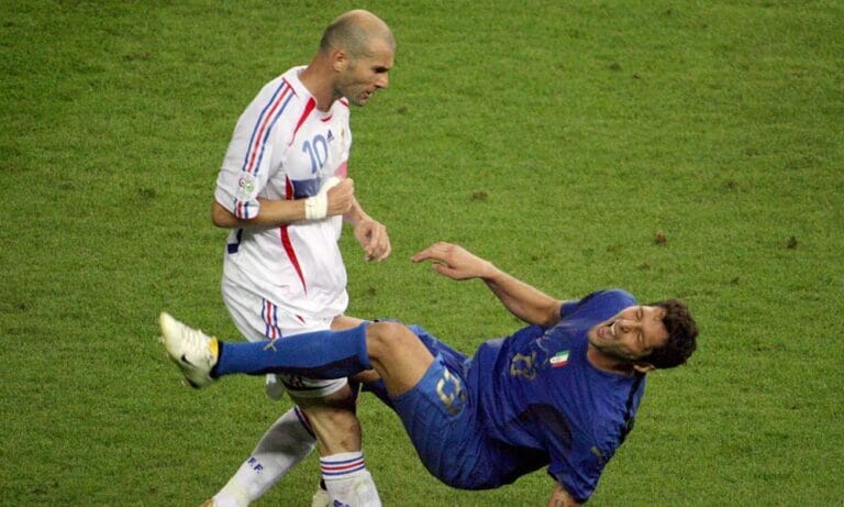 7 Iconic Moments in World Soccer: FAMOUS PHOTOS IN SPORT
