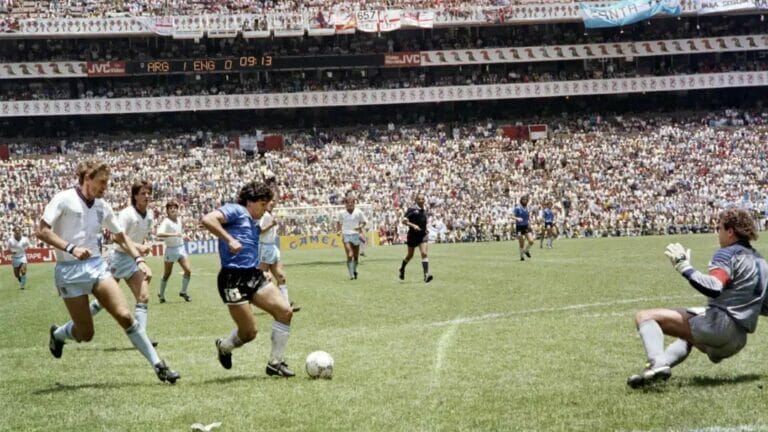 7 Iconic Moments in World Soccer: FAMOUS PHOTOS IN SPORT