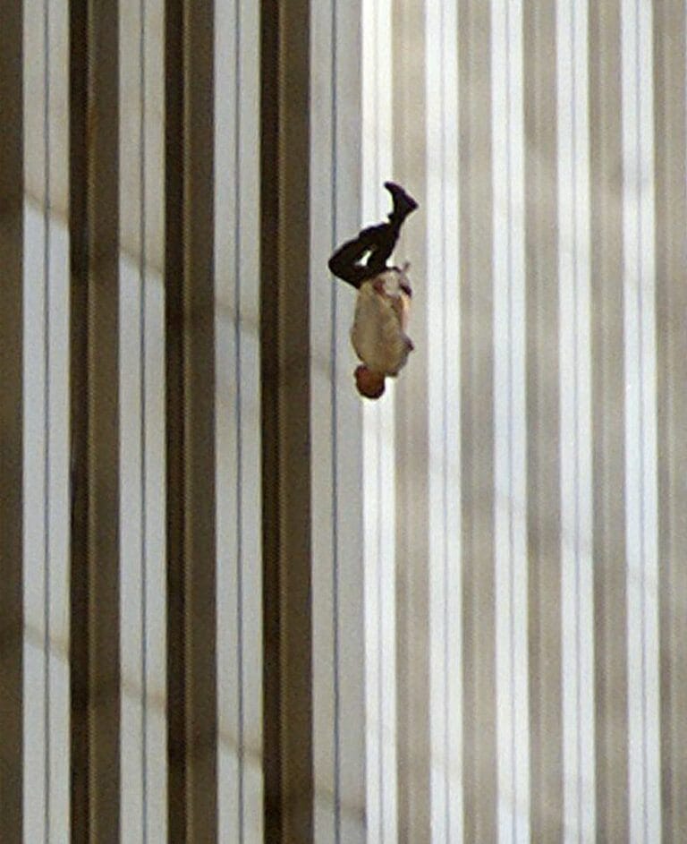 11 Controversial Photos from Politics & Human History